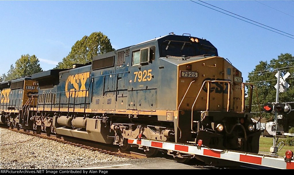 CSX C40-8W 7925 and SD40-2 8129